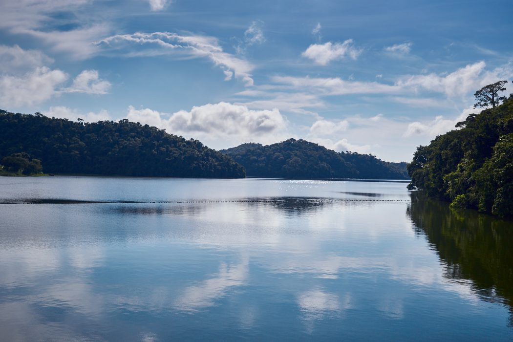 Un lago y sus secretos: Las Cuevas del Bayano | Juan Lee